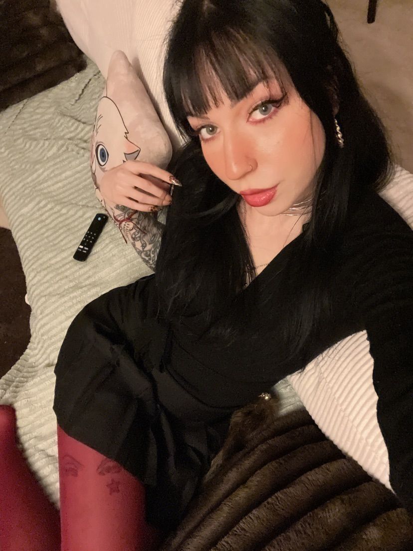 what a boring Sunday, lets hang out! - E-Pal Topics